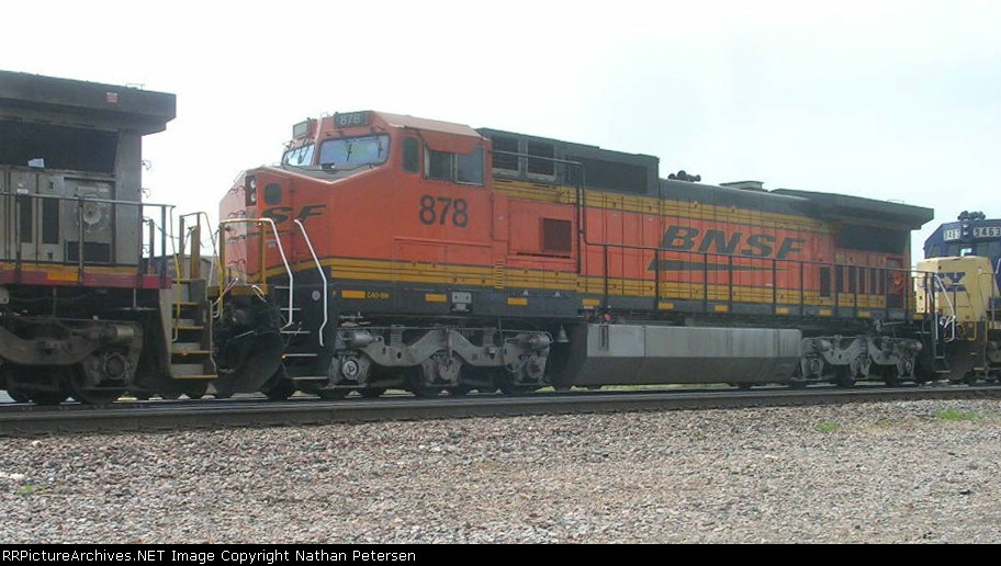 BNSF 878